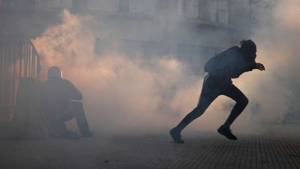 Ascienden a 352 las personas con heridas oculares durante las violentas ...