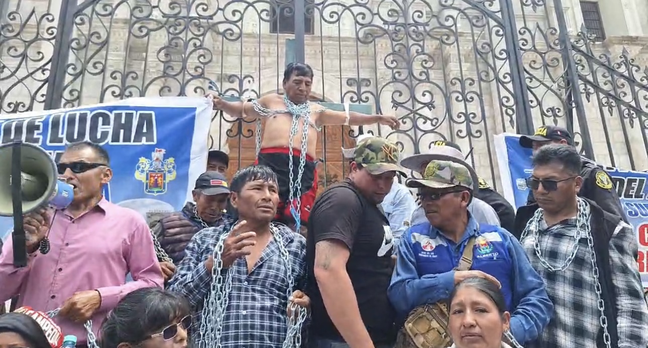 Pobladores del cono sur se encadenan para exigir servicio de agua ...