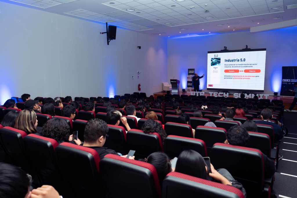 UTP Arequipa impulsa la transformación digital en el “Tech Summit 2025” - Radio Yaraví Arequipa